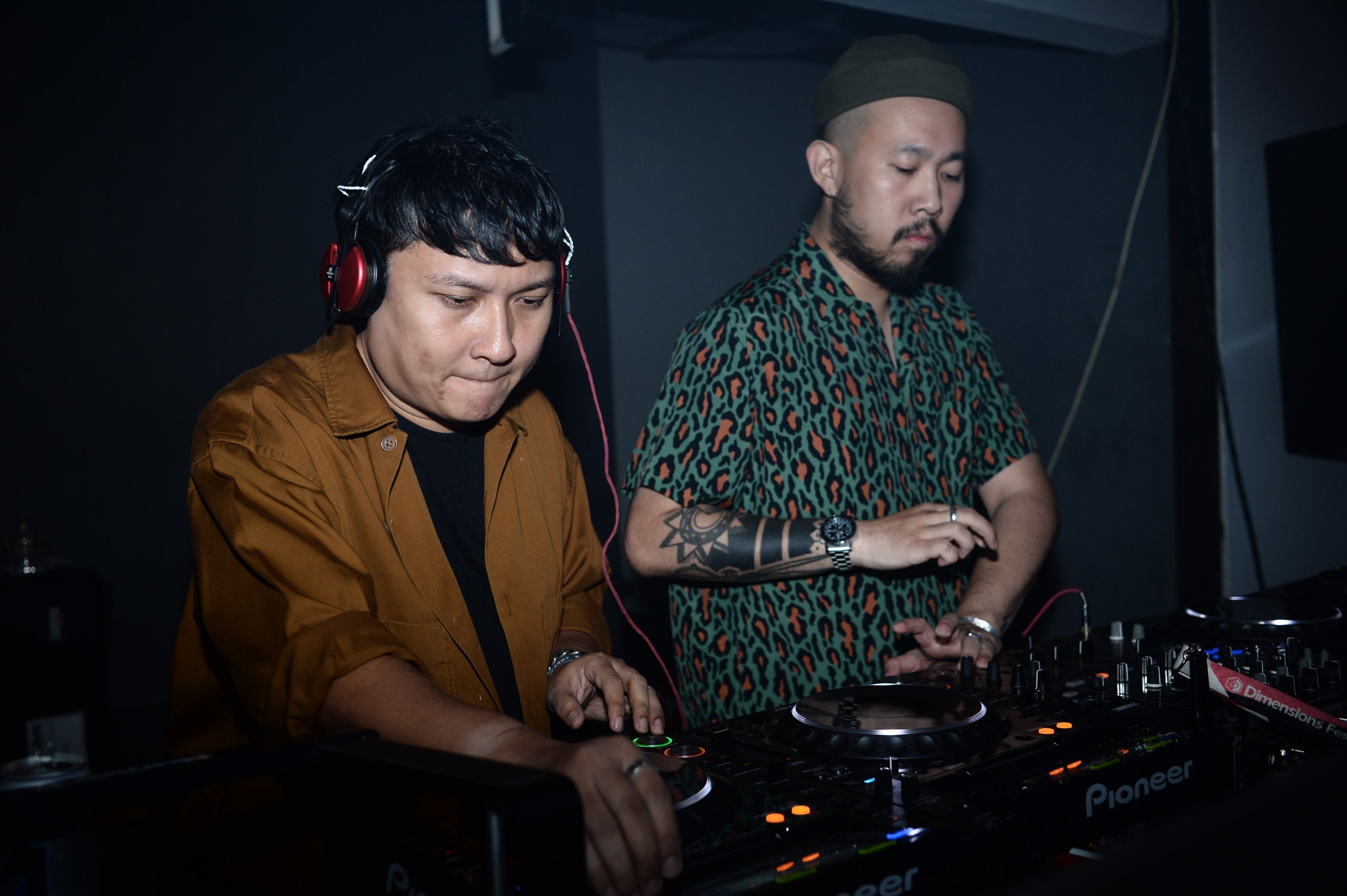 HUH? BREAKBOT (DJ SET) FEAT. IRFANE